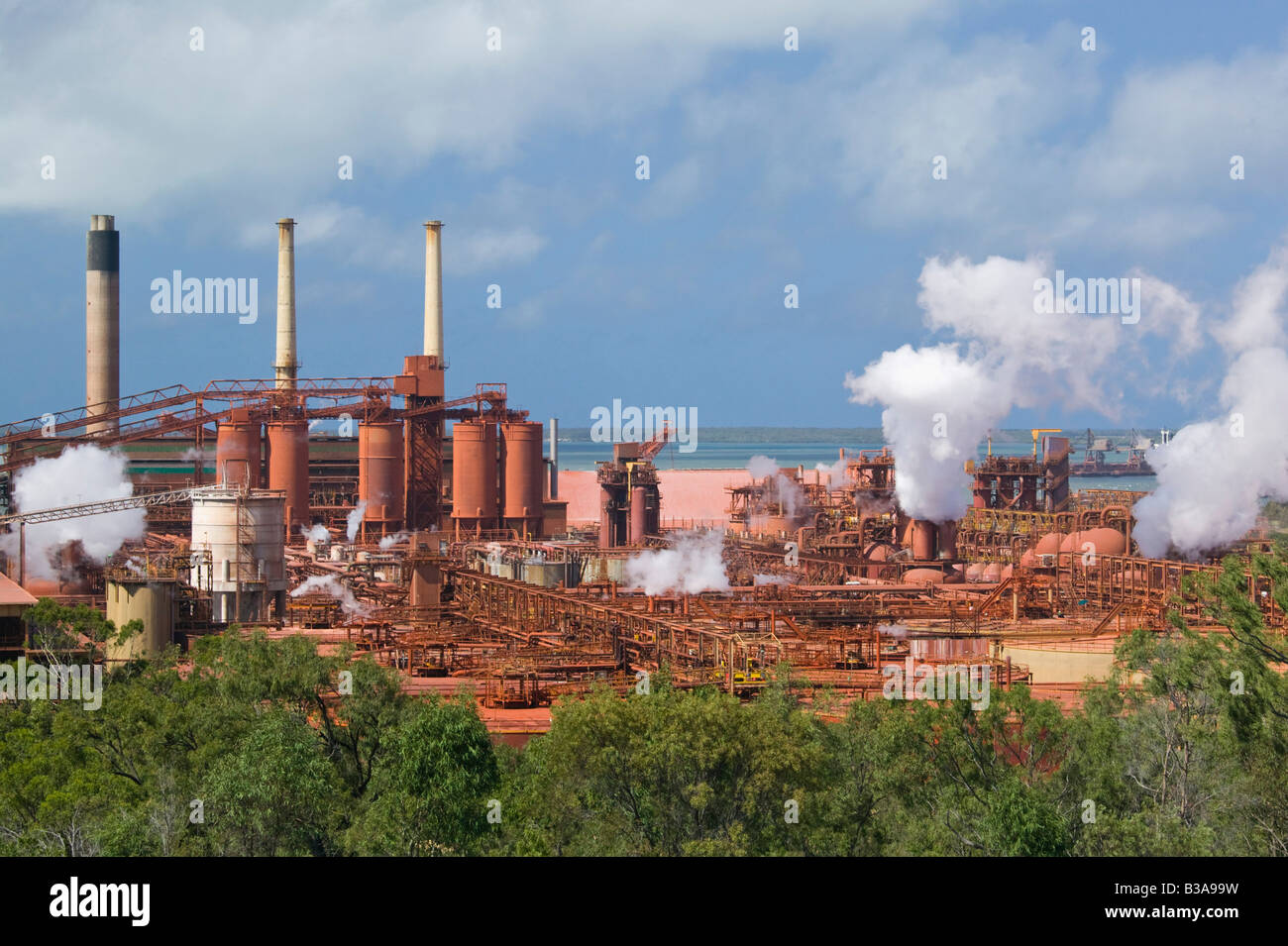 Worlds largest alumina refinery hi-res stock photography and images - Alamy