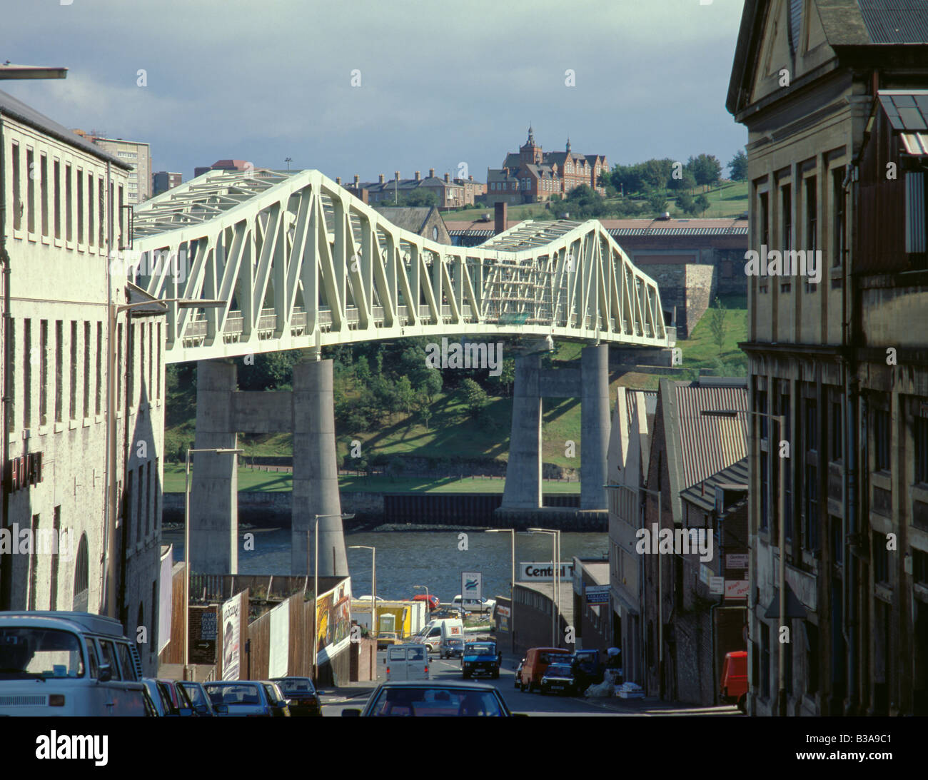 Queen Elizabeth II Metro Bridge over the River Tyne, Newcastle upon ...