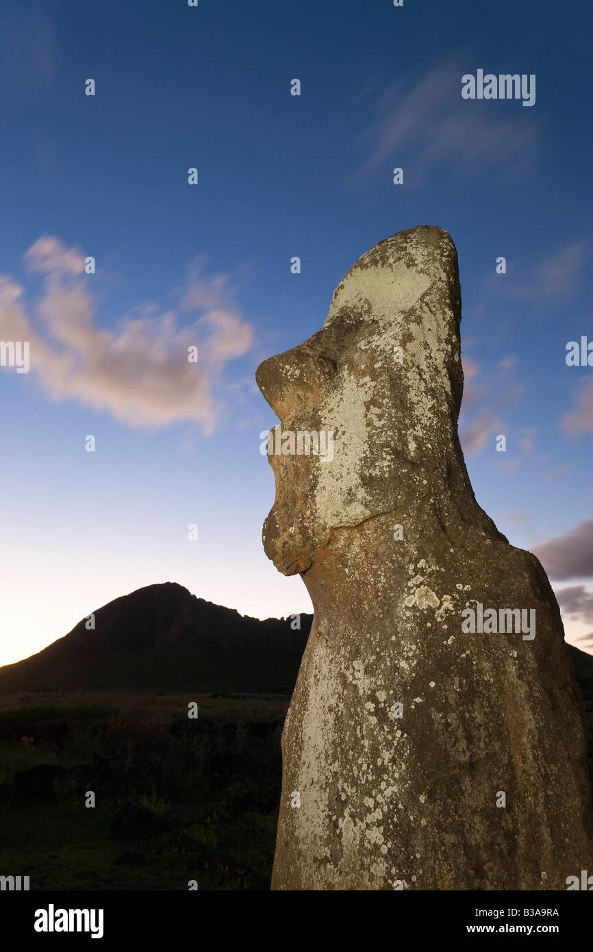 Giant monolithic stone moai statues hi-res stock photography and images ...
