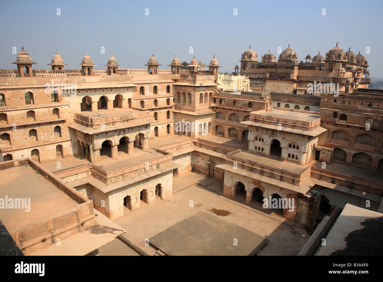 Raj Mahal palace, Jahangiri mahal (in background), Orchha, Madhya ...