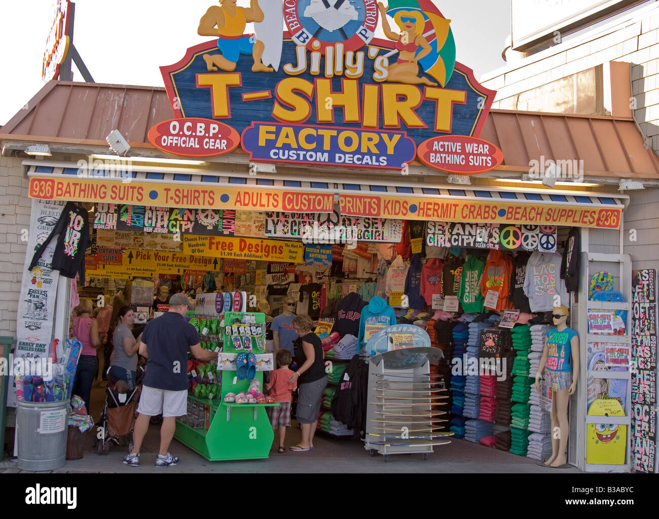 Tee store hi-res stock photography and images - Alamy