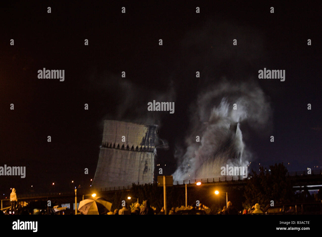 The demolition of Tinsley cooling towers adjacent to the M1 motorway in ...