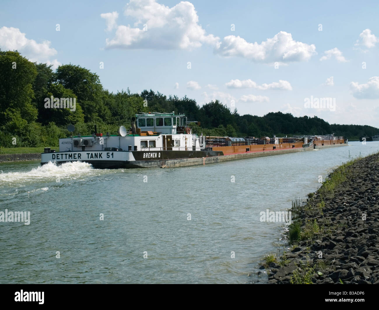 Oil tank barge hi-res stock photography and images - Alamy