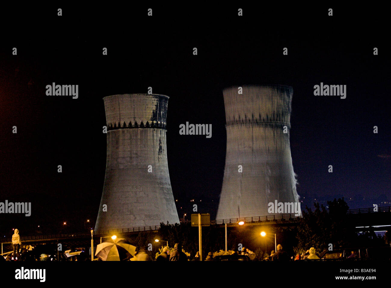 The demolition of Tinsley cooling towers adjacent to the M1 motorway in ...