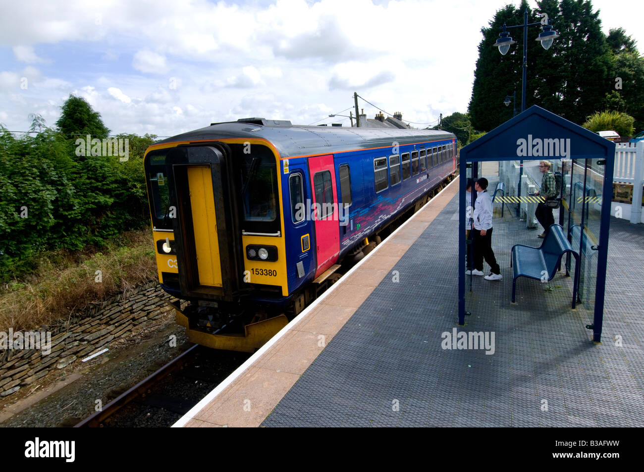 Train at Gunnislake station, Cornwall, UK Stock Photo - Alamy