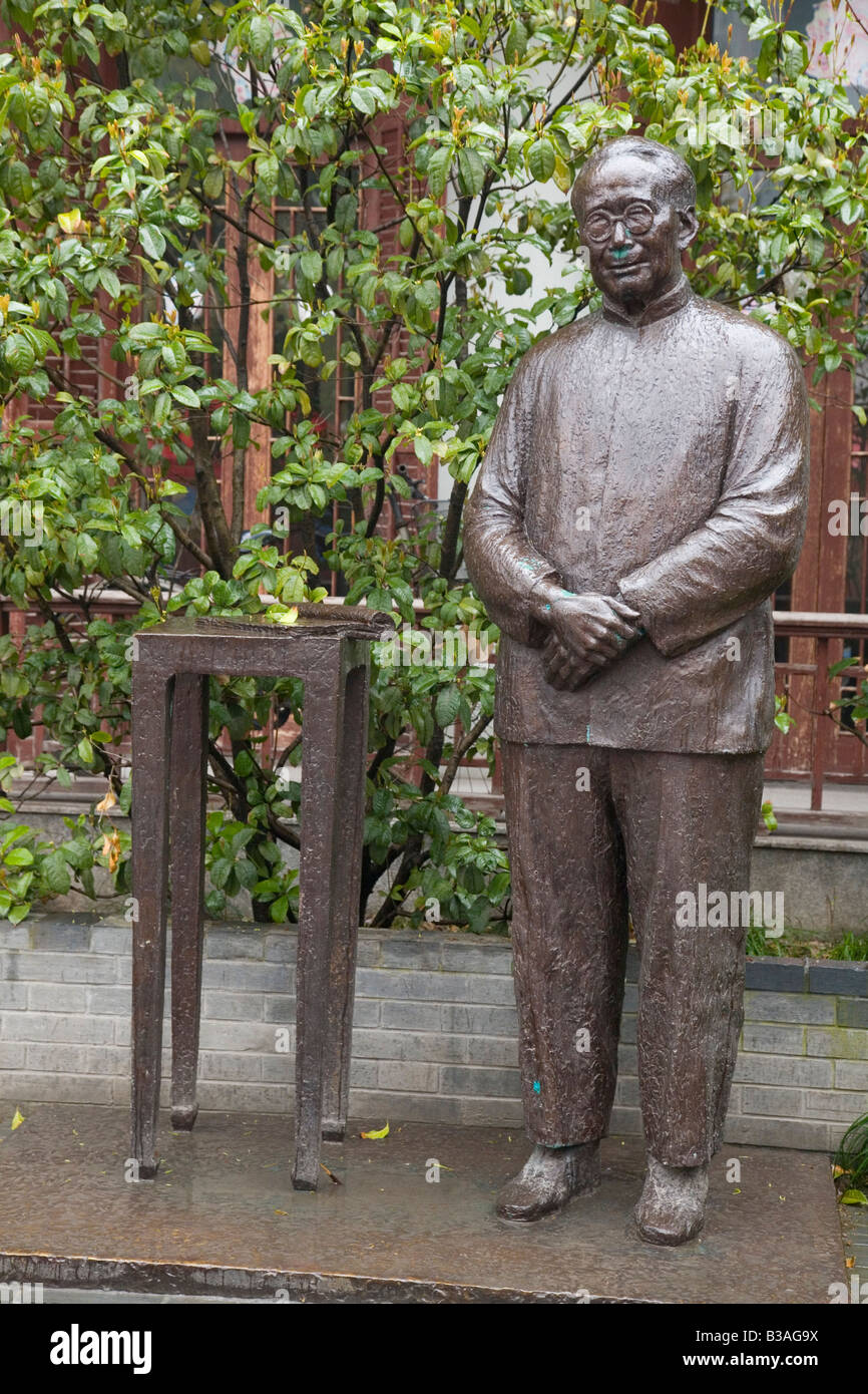 Statue of Guo Moruo in Duolun Lu, Shanghai, China Stock Photo - Alamy