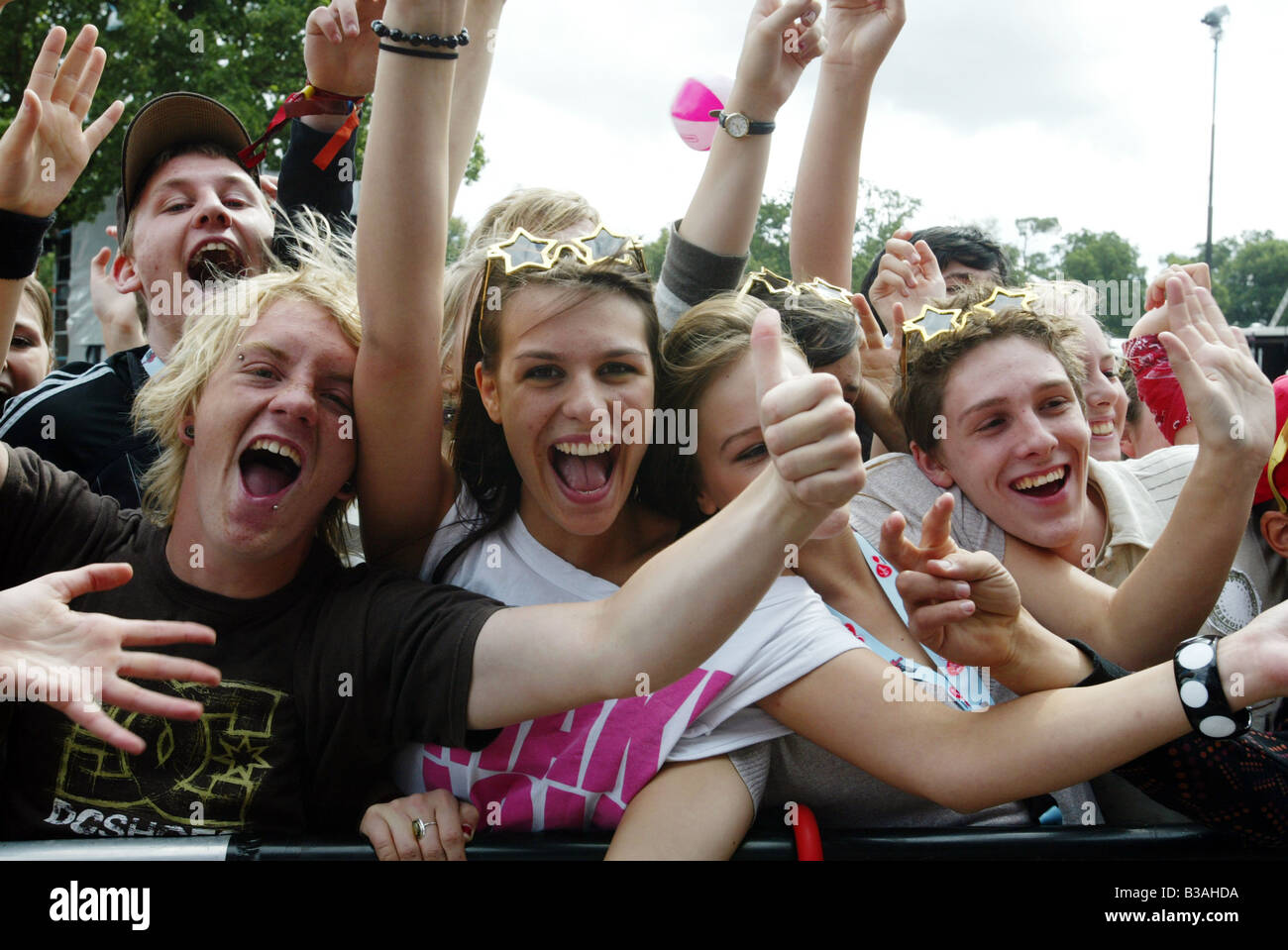 Concert scream crowd hi-res stock photography and images - Alamy