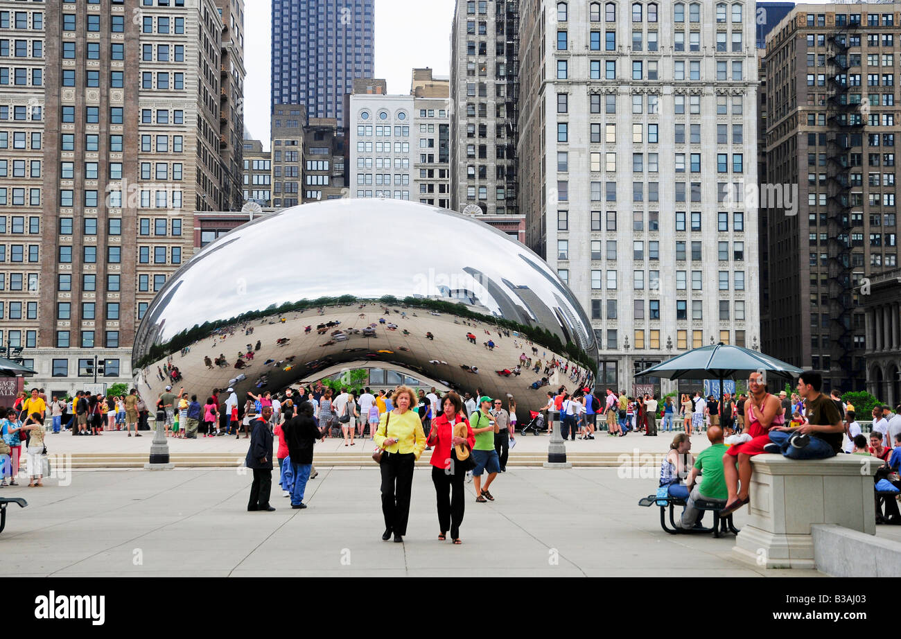 Chicago's 'Cloud Gate' Sculpture (the Bean Stock Photo - Alamy