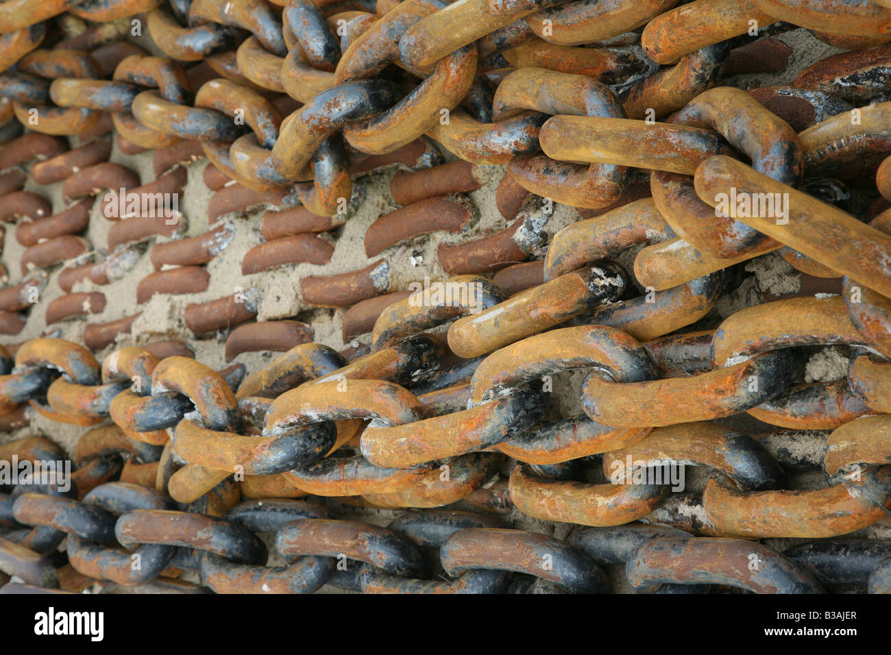 Marine chains hi-res stock photography and images - Alamy