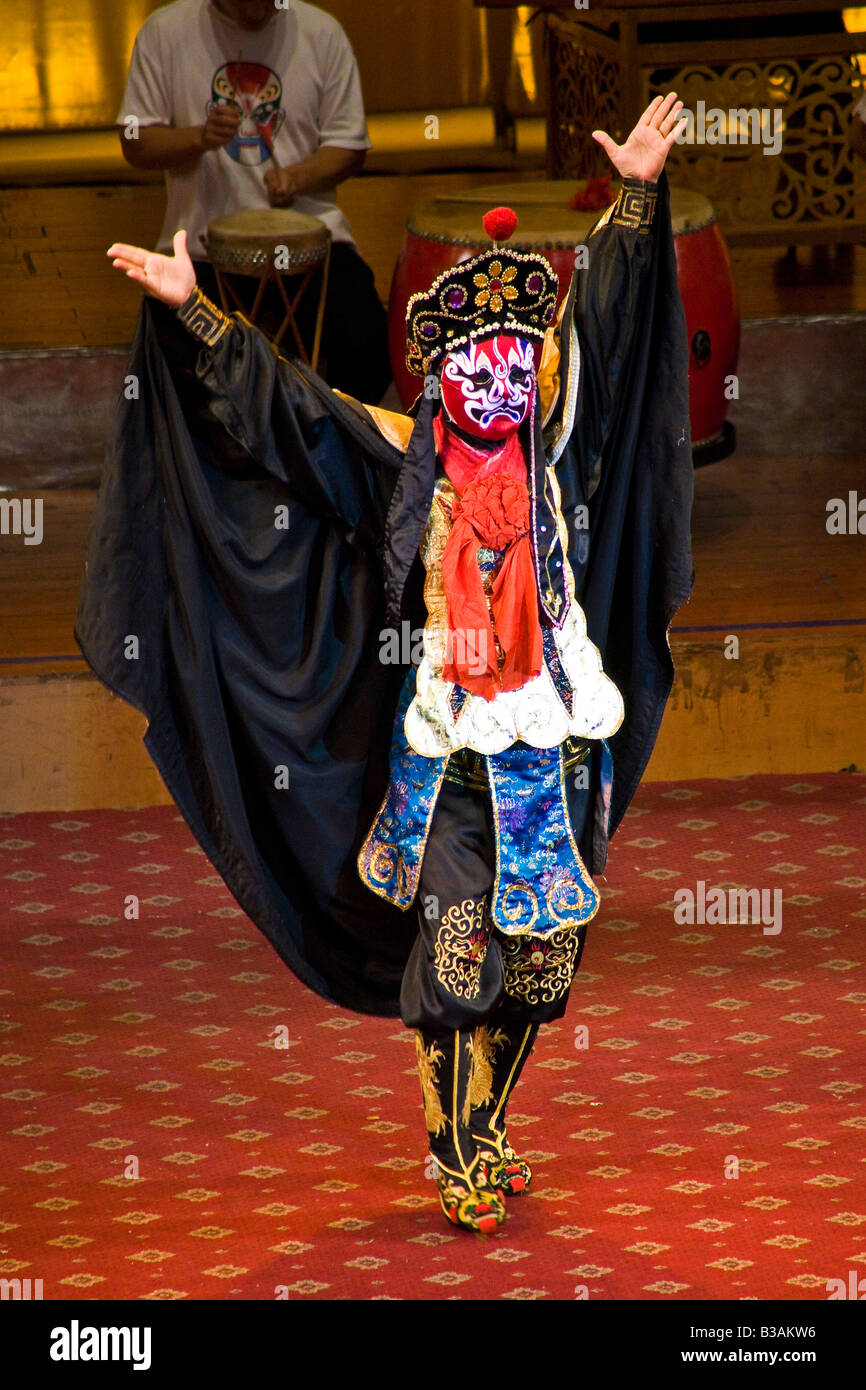 Face changing sichuan opera hi-res stock photography and images - Alamy