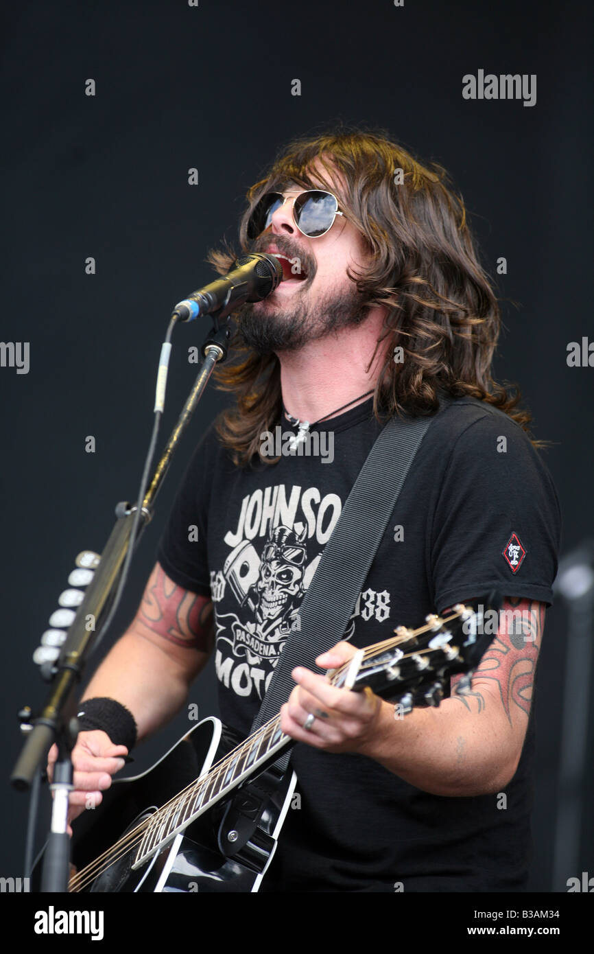 Is foo fighters lead singer hi-res stock photography and images - Alamy