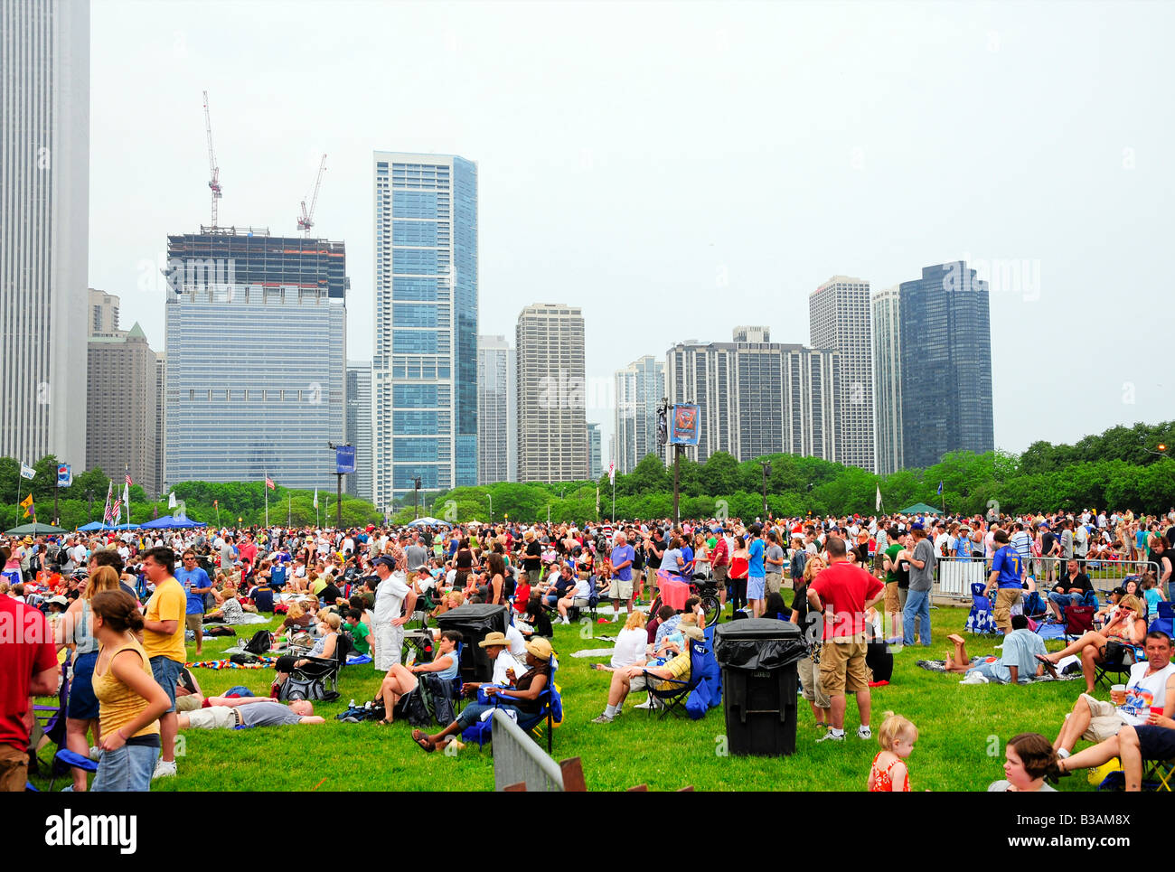 Chicago skyline looking north hi-res stock photography and images - Alamy