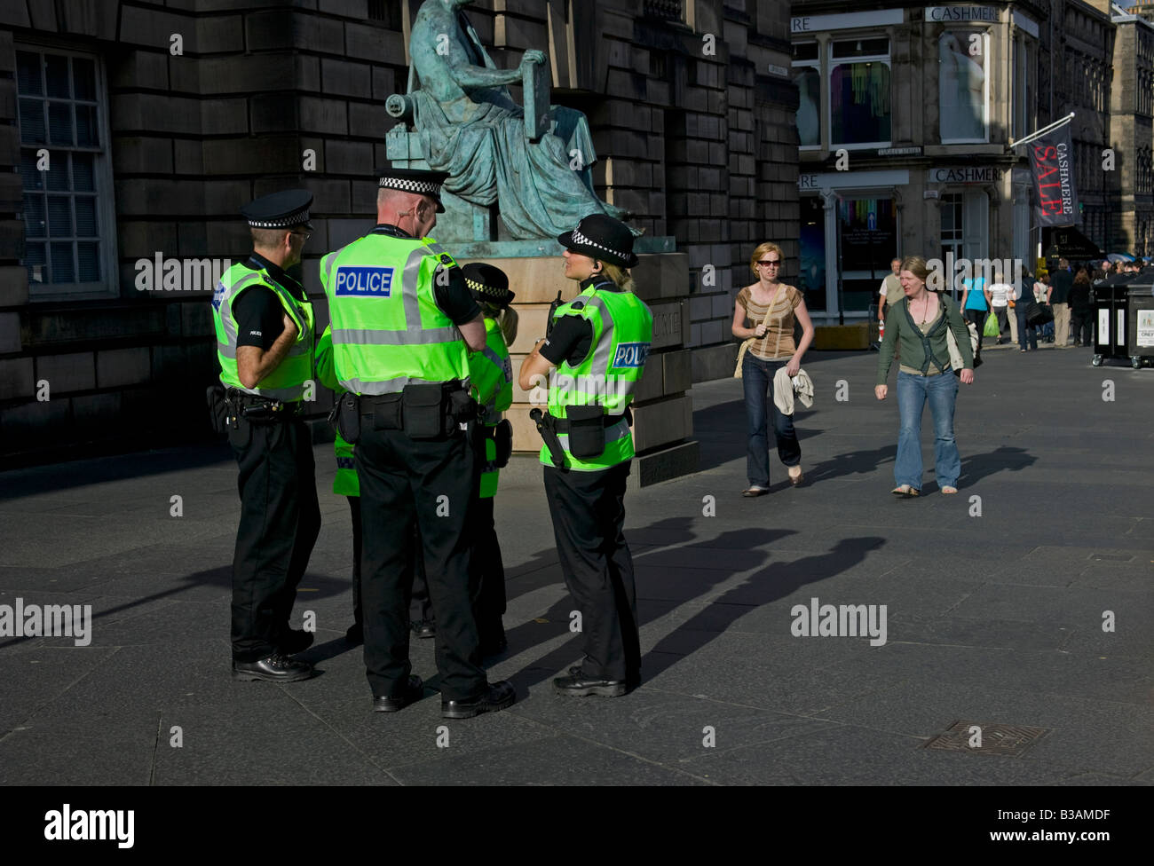 Group of male and female Police officers stand and chat Edinburgh ...
