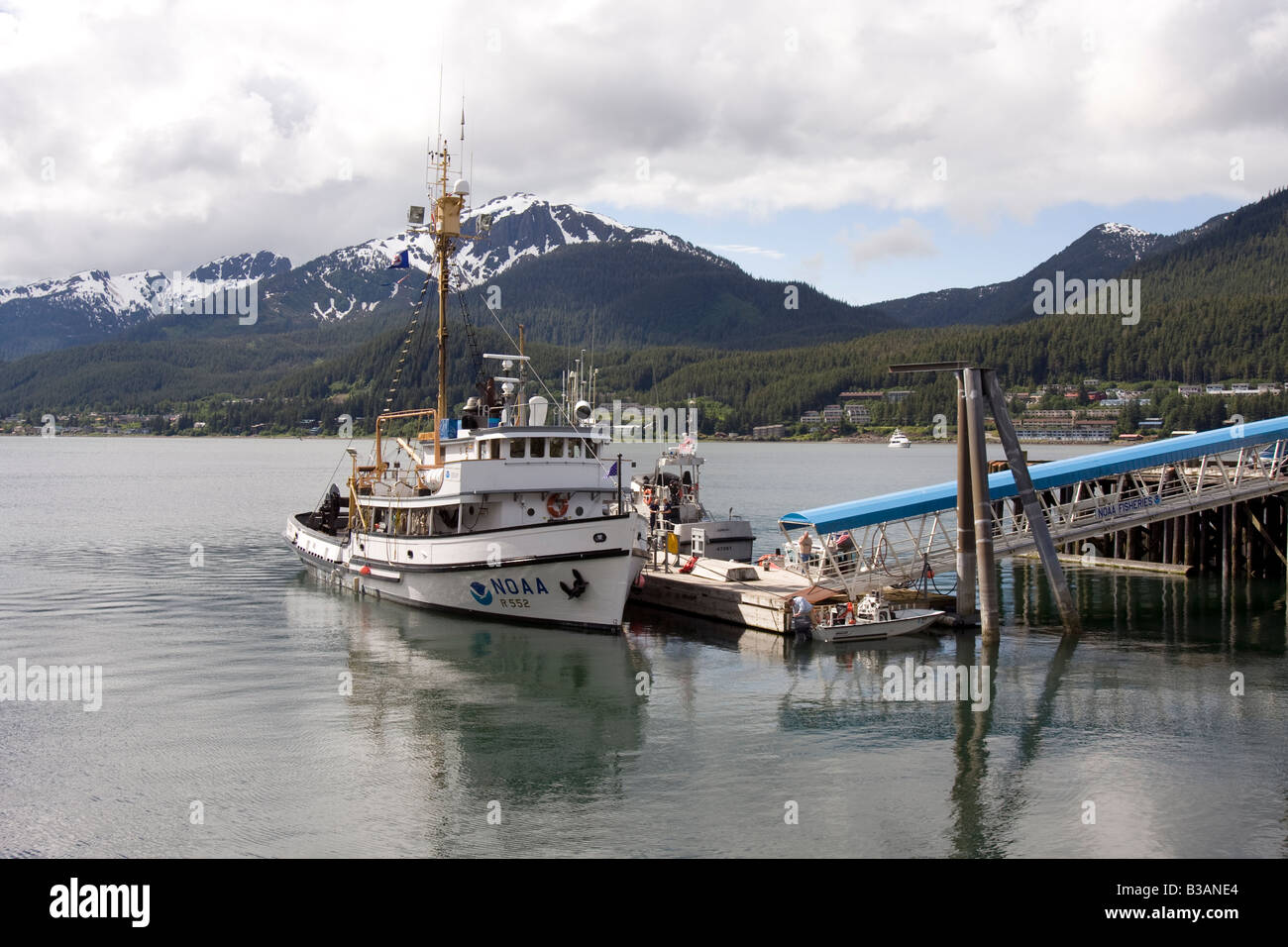 Ship at quay hi-res stock photography and images - Alamy