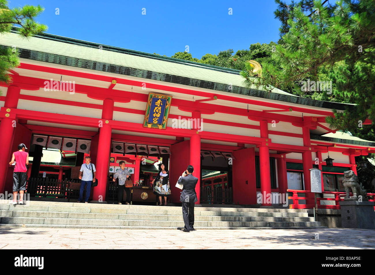 Akama jingu shrine shimonoseki yamaguchi hi-res stock photography and ...