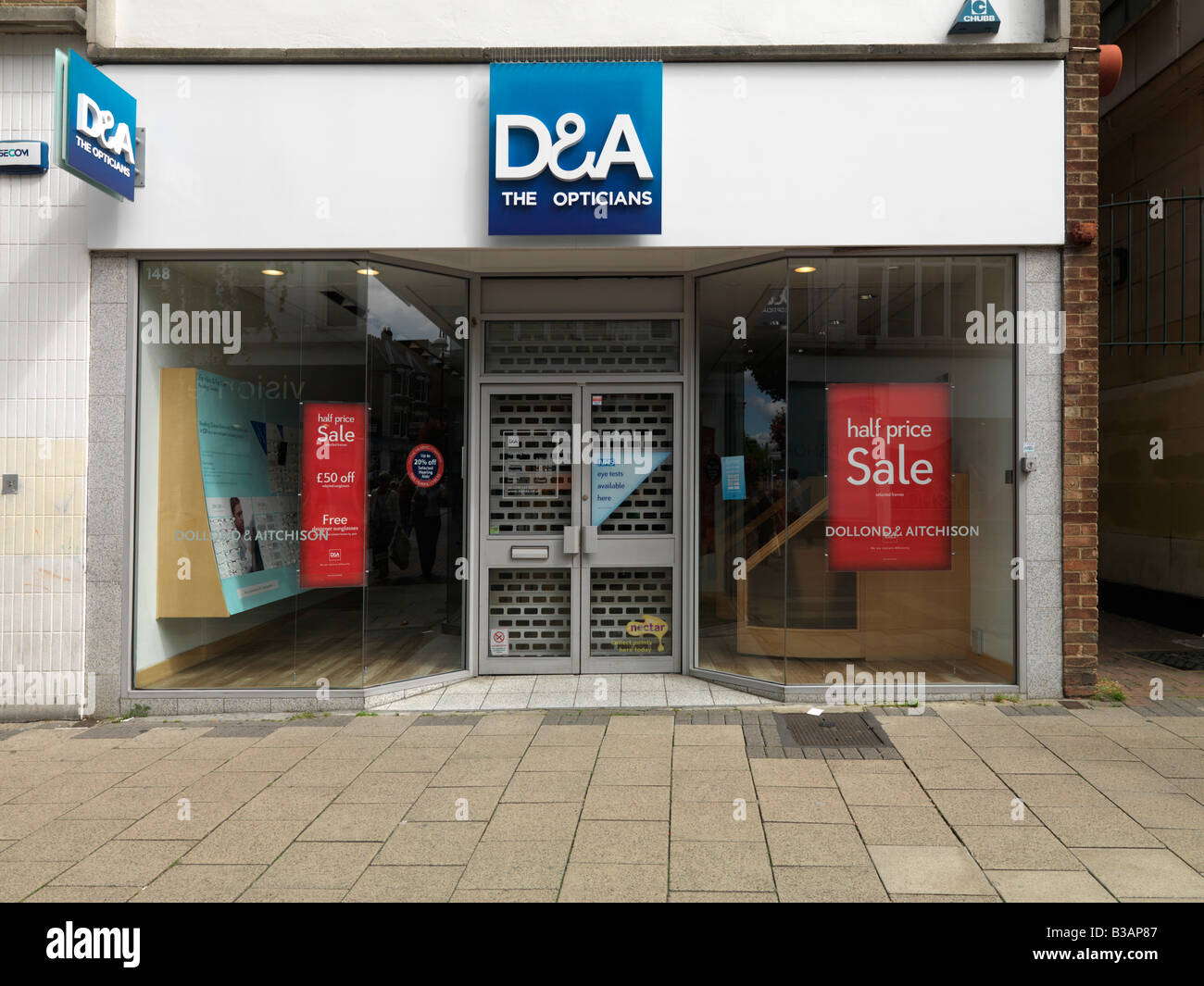 Opticians england hi-res stock photography and images - Alamy