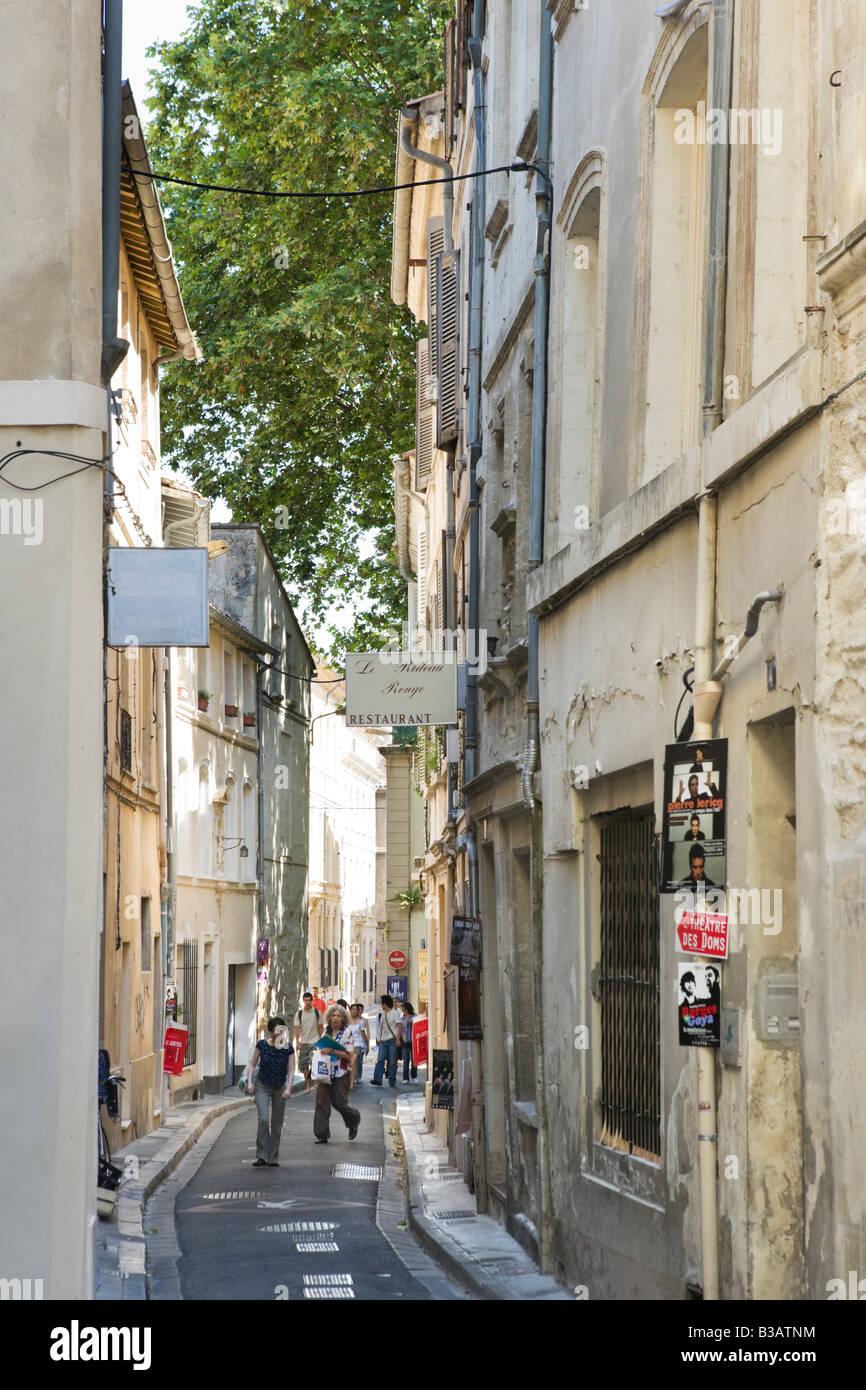 Provencal street in the sun hi-res stock photography and images - Alamy