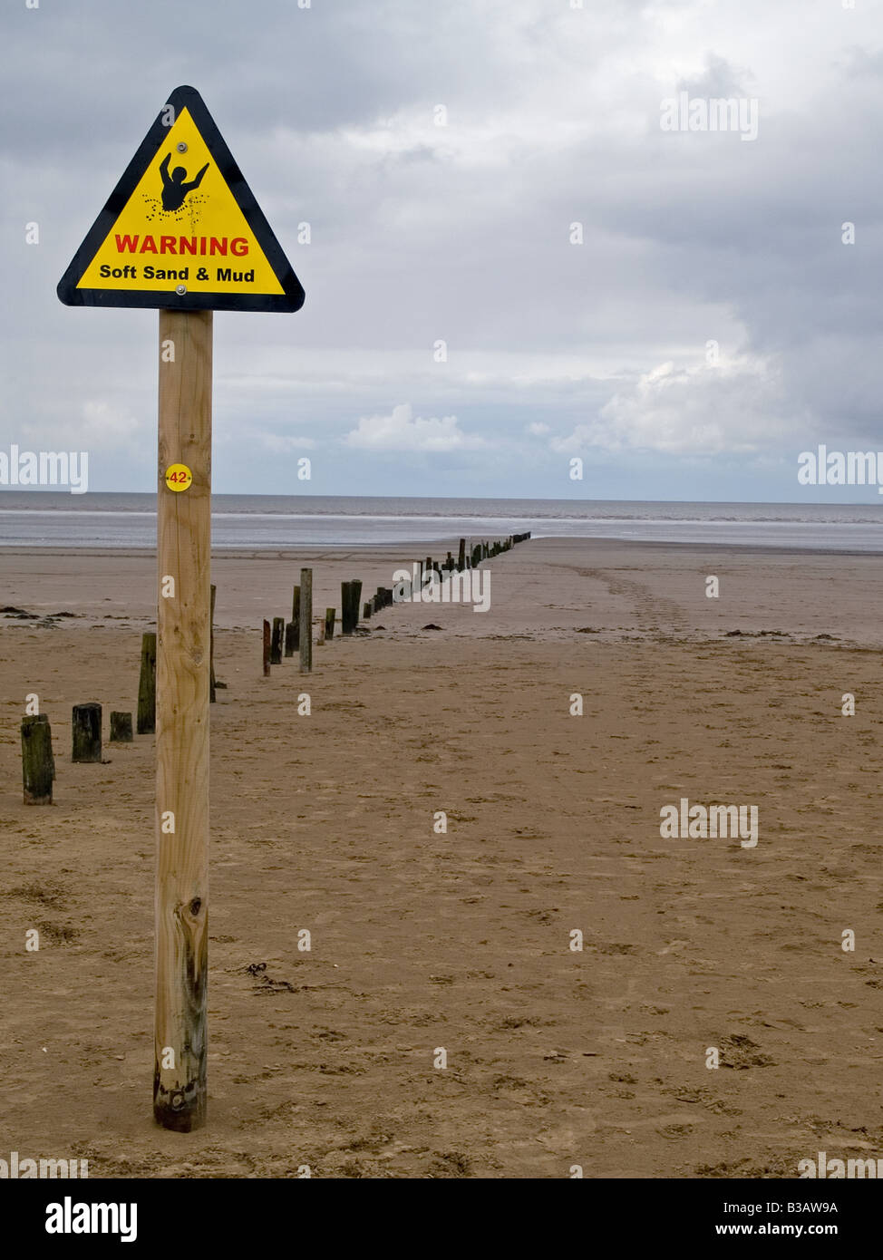 Soft sand warning sign hi-res stock photography and images - Alamy