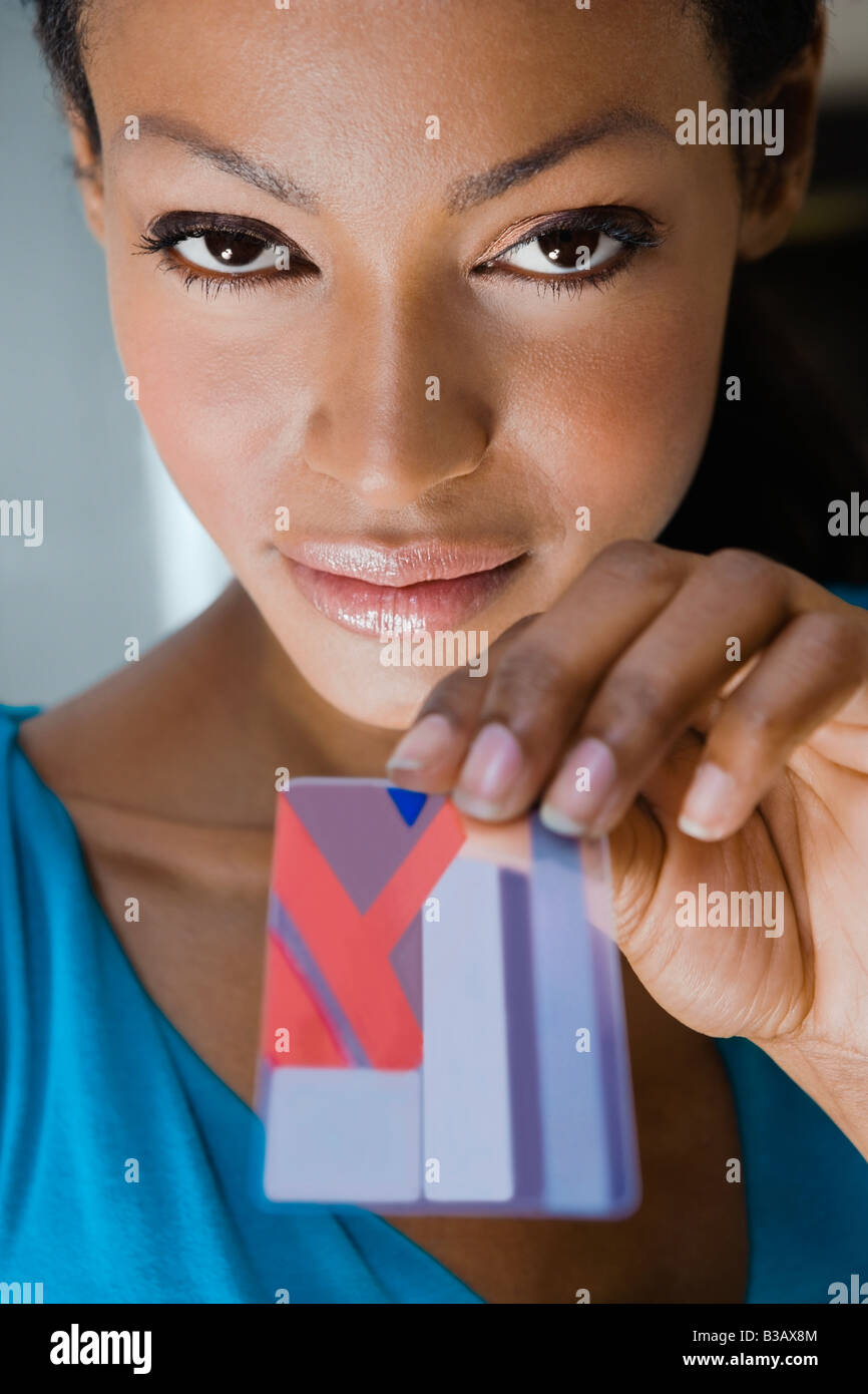 Hispanic woman holding credit card Stock Photo - Alamy