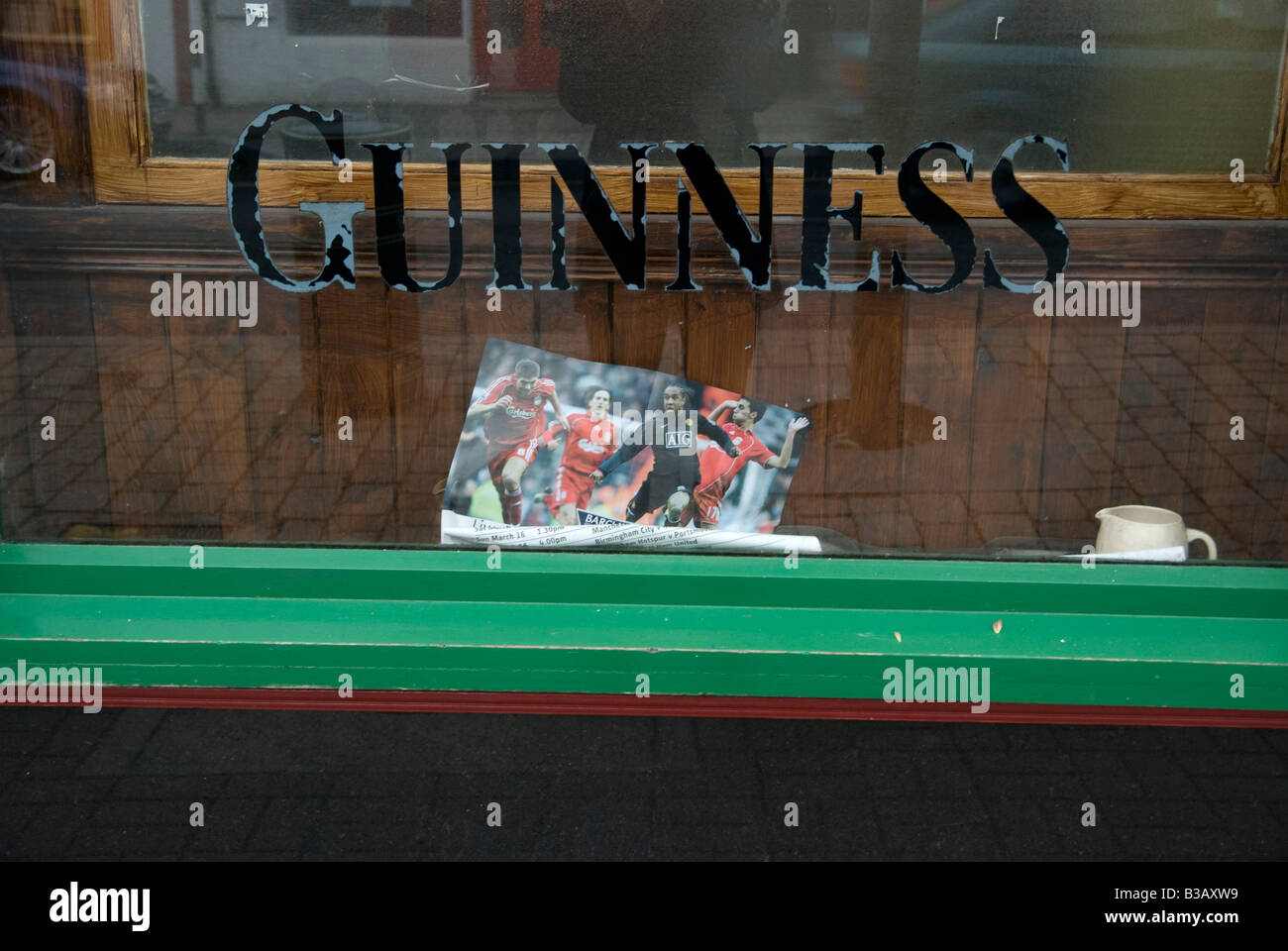 Guinness beer logo hi-res stock photography and images - Alamy