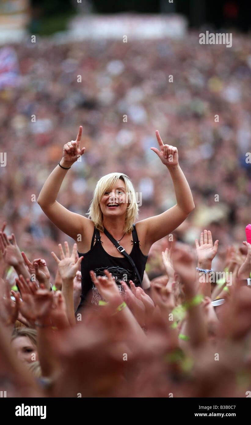 Pretty blonde girl in crowd hi-res stock photography and images - Alamy