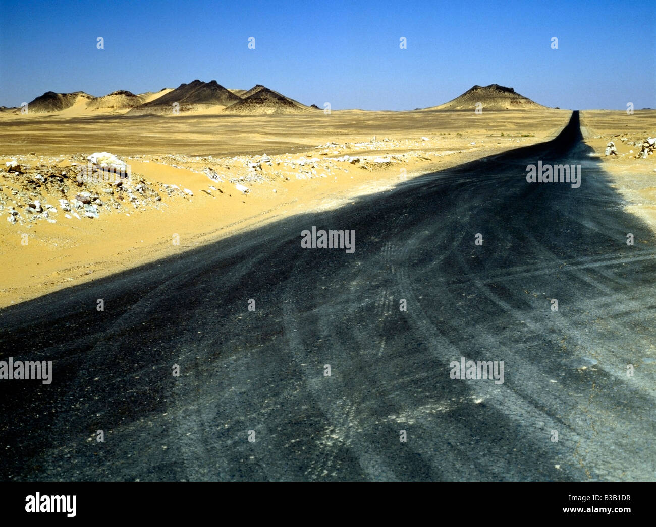Paved road egypt hi-res stock photography and images - Alamy