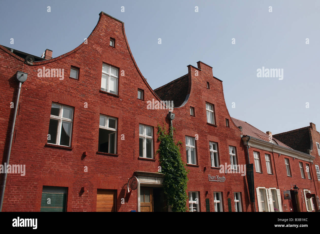 Dutch house red brick hi-res stock photography and images - Alamy