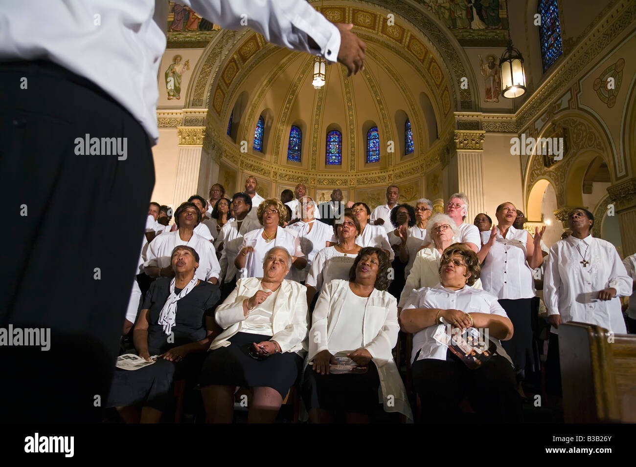 Gospel choir singing church hi-res stock photography and images - Alamy