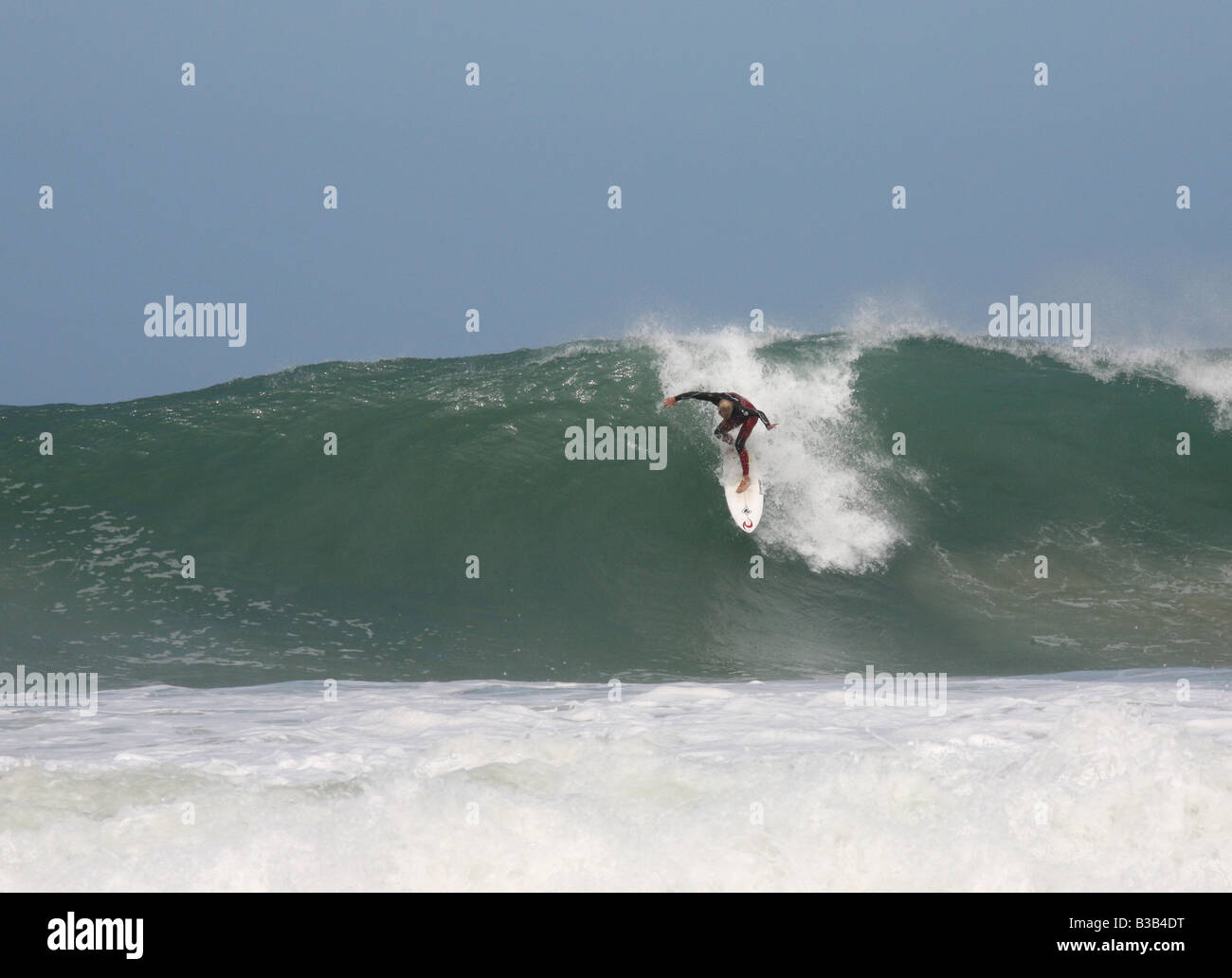Surfing cornwall hi-res stock photography and images - Alamy