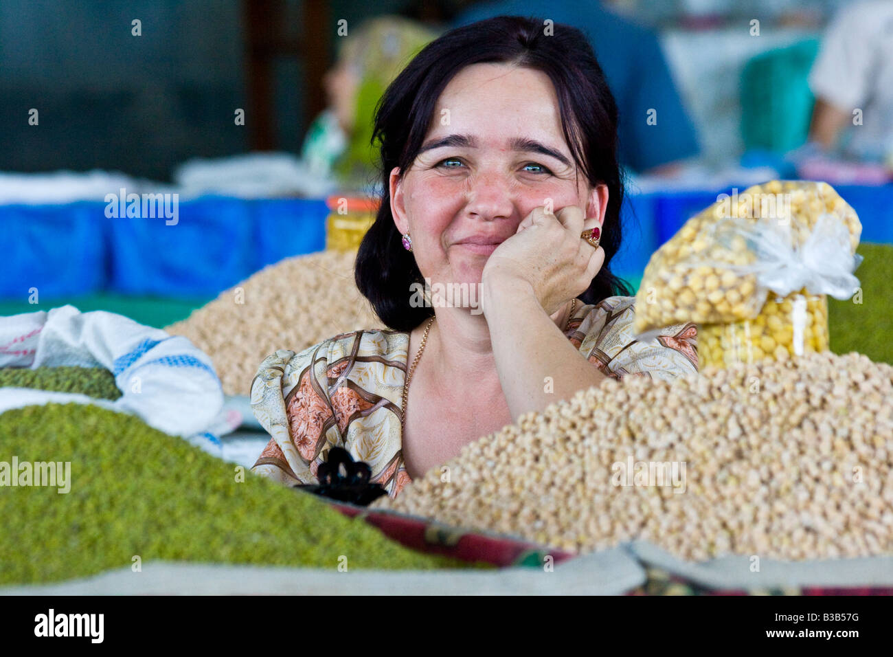 Samarkand market uzbekistan bazaar hi-res stock photography and images ...