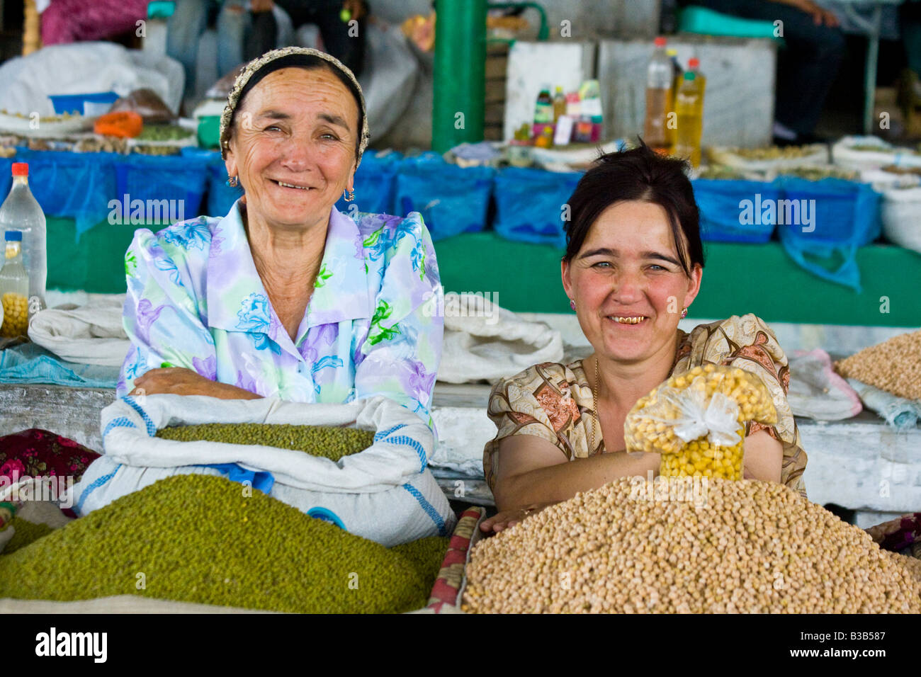 Uzbek Vendors in the Siab Market in Samarkand Uzbekistan Stock Photo ...