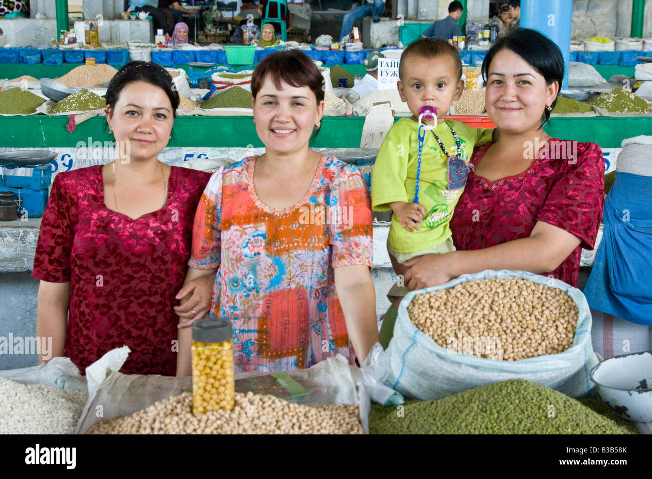 Uzbek women market hi-res stock photography and images - Alamy