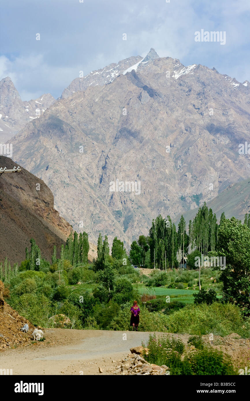 Tajik Woman on the Road to Garm Chashma Hot Springs in Panj River ...