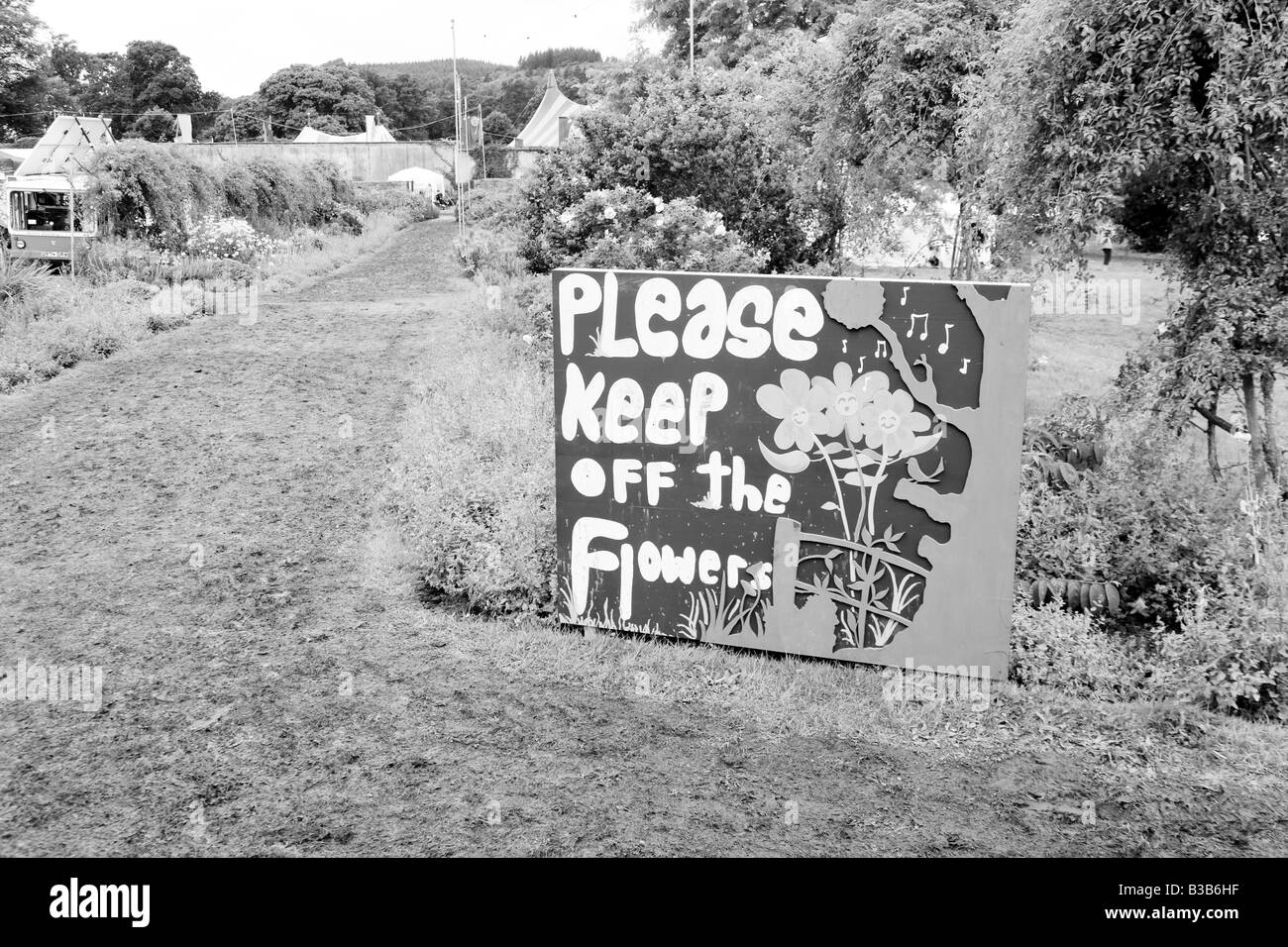 Please keep off the flowers sign at the Greenman festival 2008 Glanusk ...