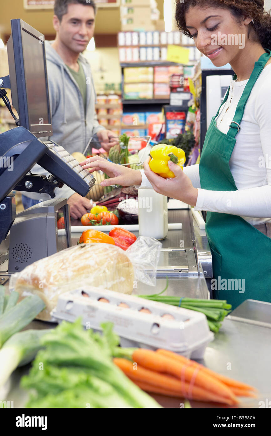 Cashier ringing up groceries hi-res stock photography and images - Alamy