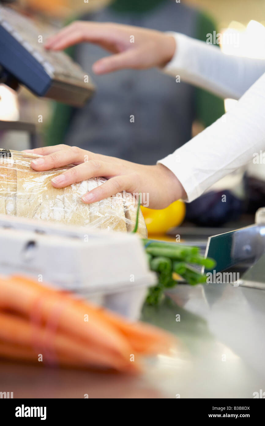 Cashier ringing up groceries hi-res stock photography and images - Alamy
