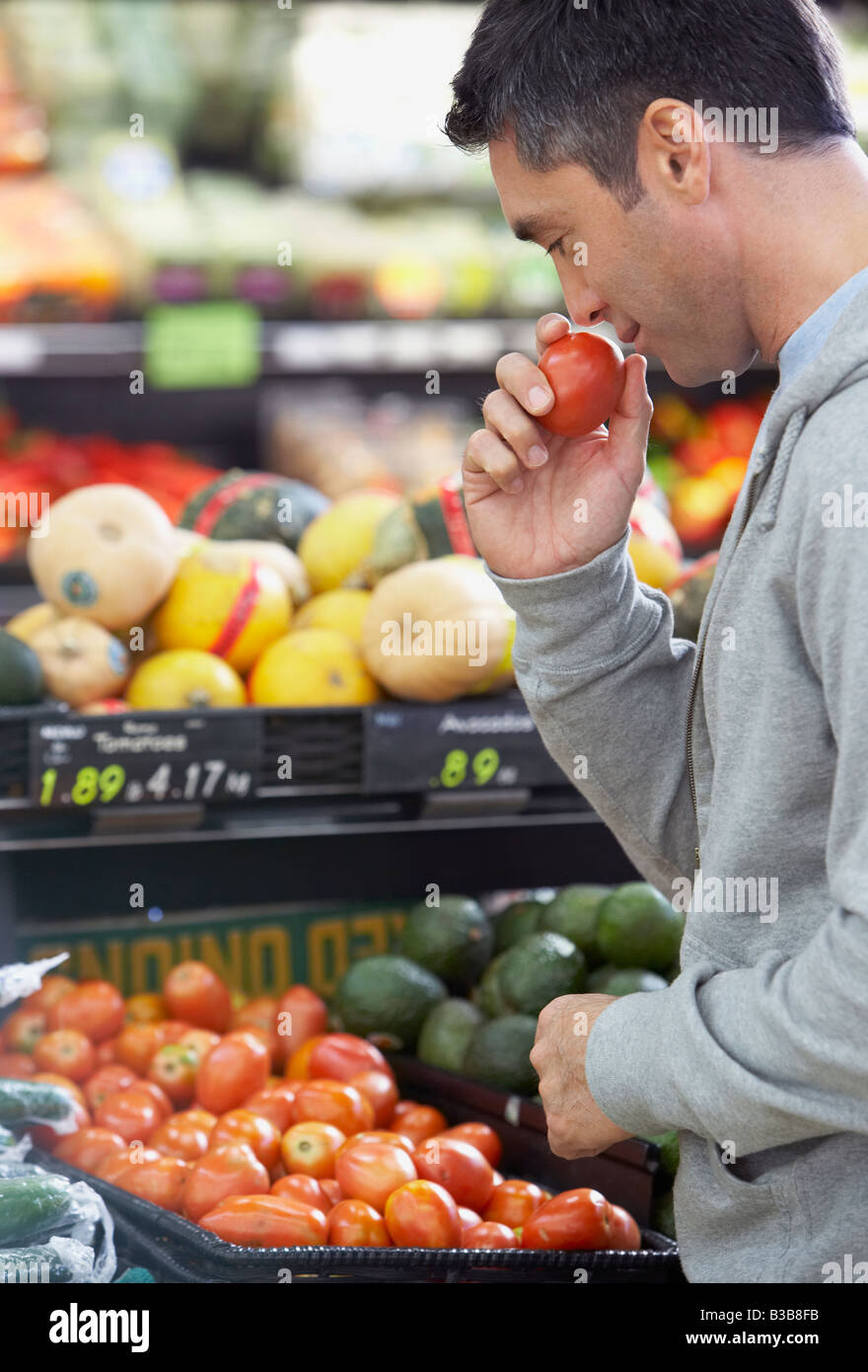Hispanic shopping basket hi-res stock photography and images - Alamy