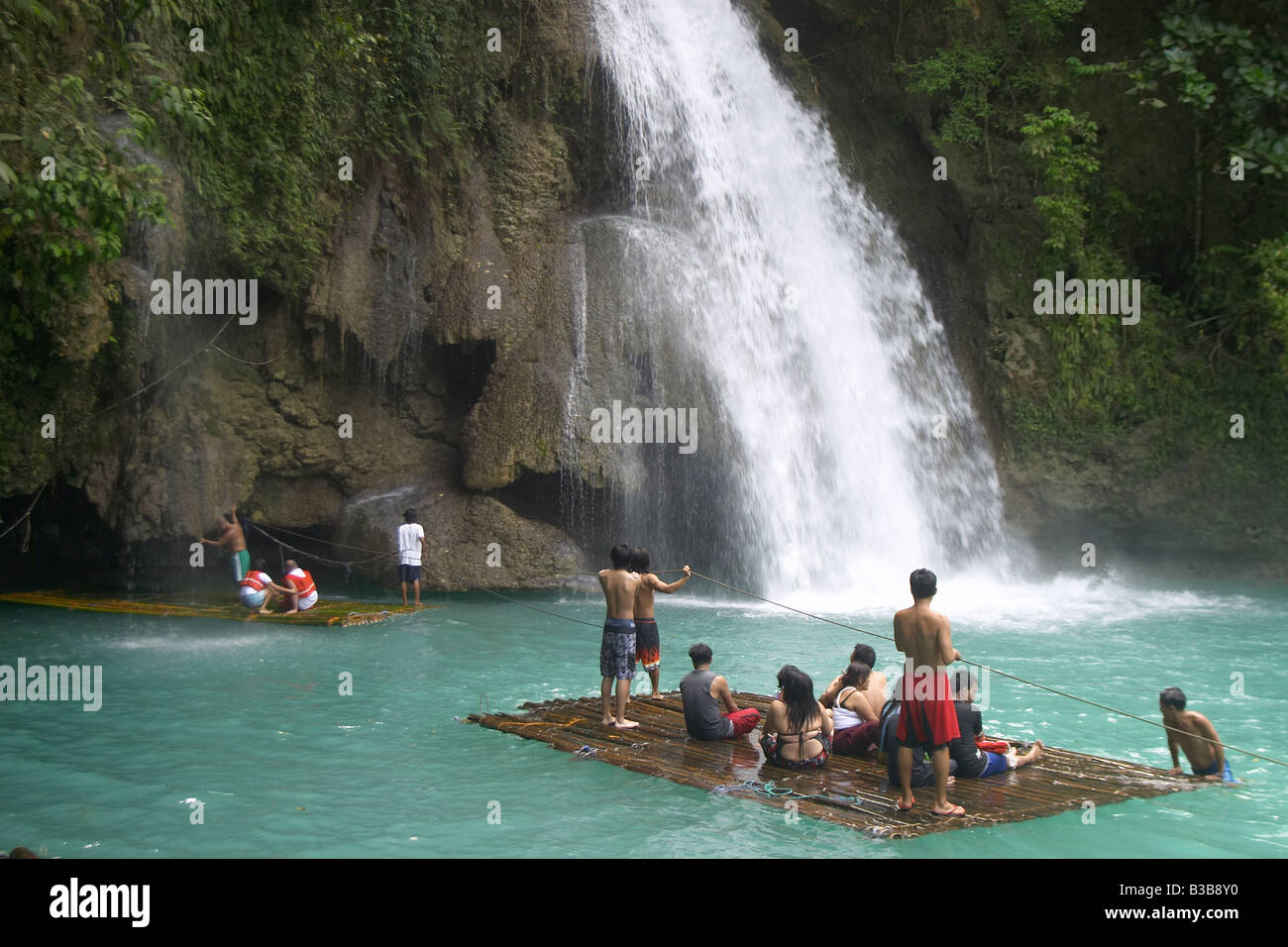 Tourists rafting below the falls on Kawasan river near Badian in ...