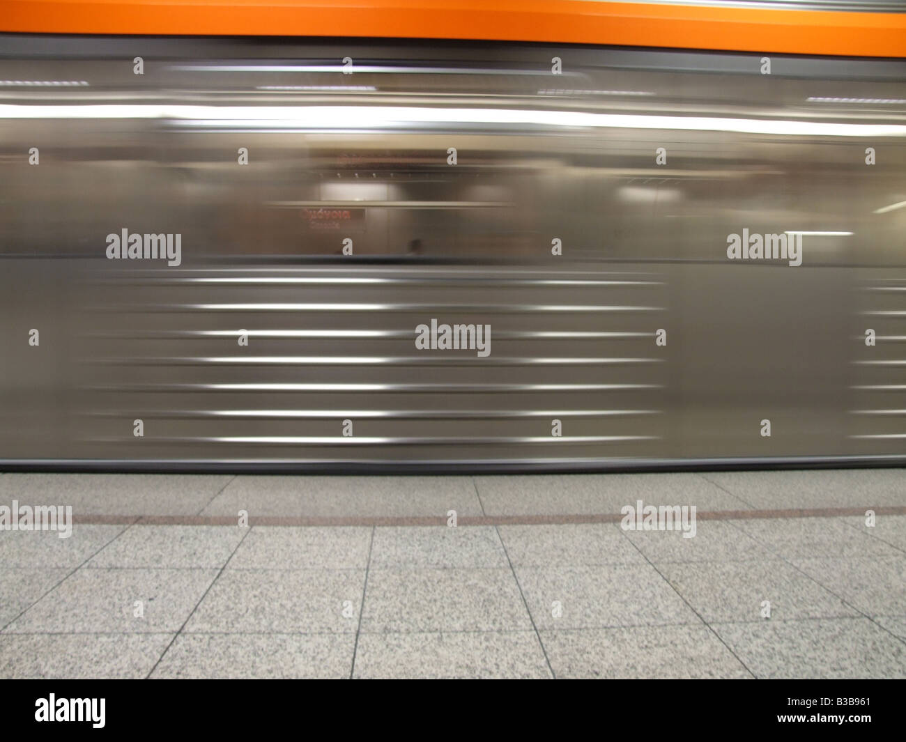 fast metro train carriage and station platform Stock Photo - Alamy