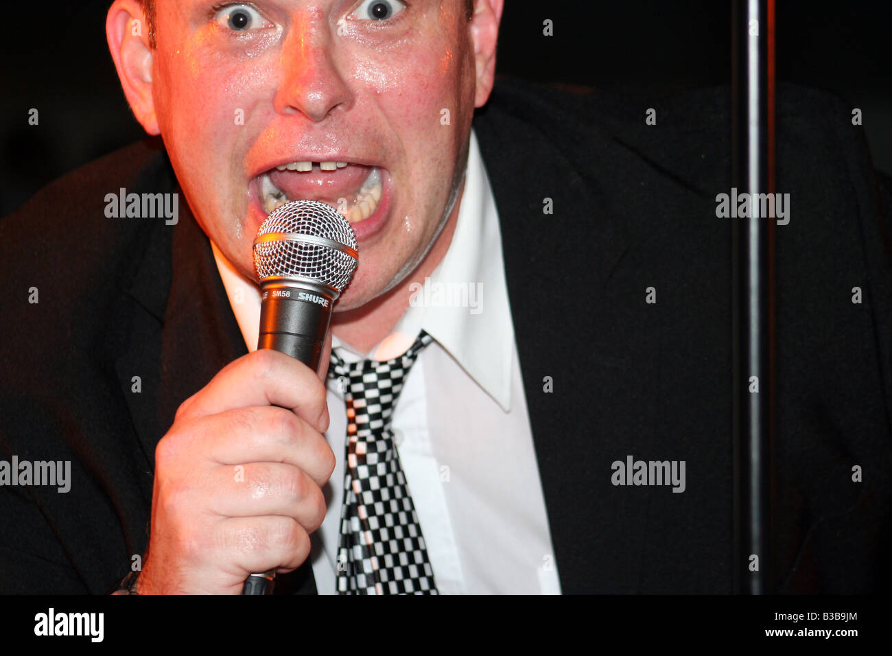 Lead singer Mark Cook of premier Suffolk pub rock band The Outlaws ...