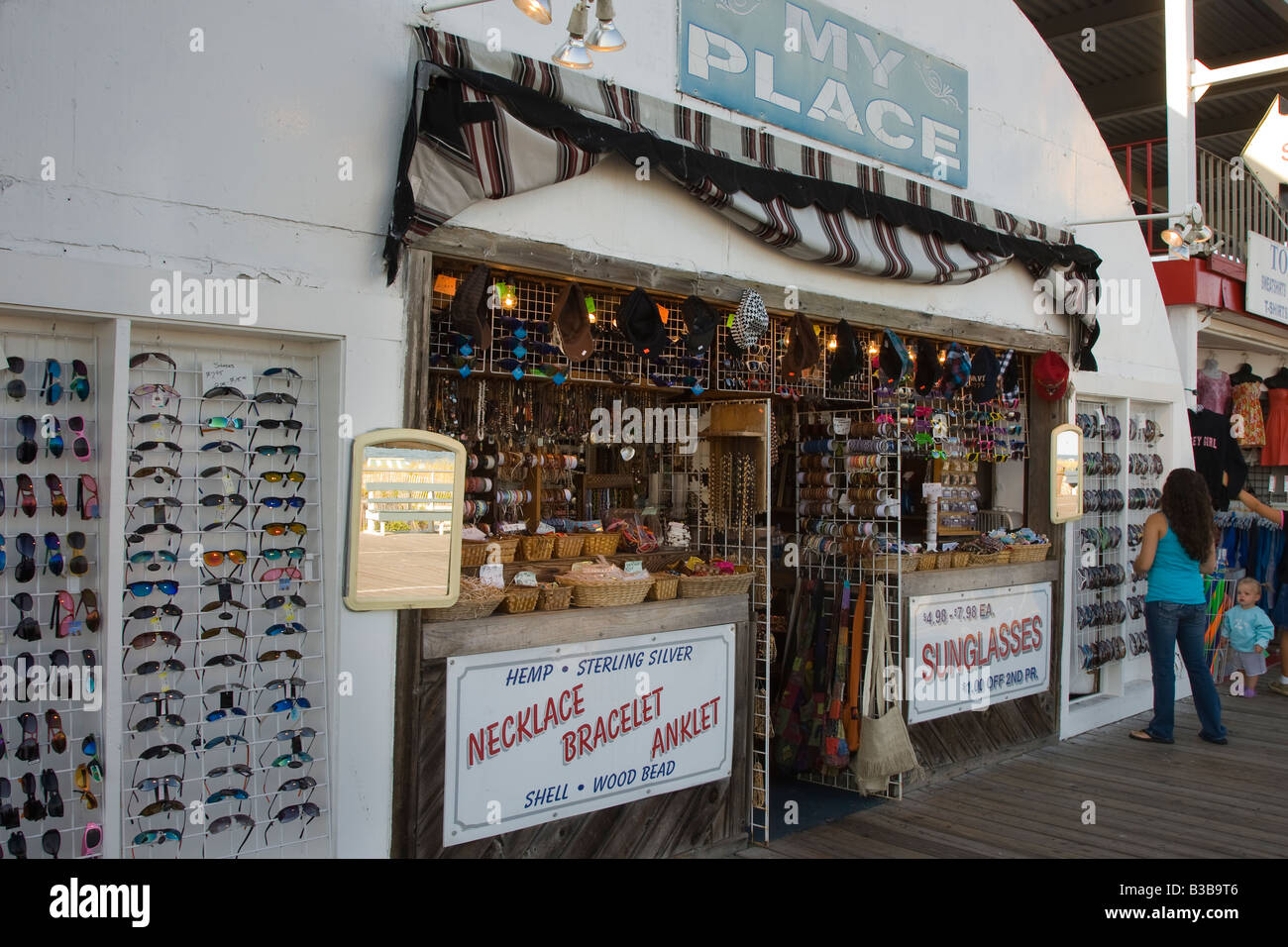 Boardwalk store hi-res stock photography and images - Alamy