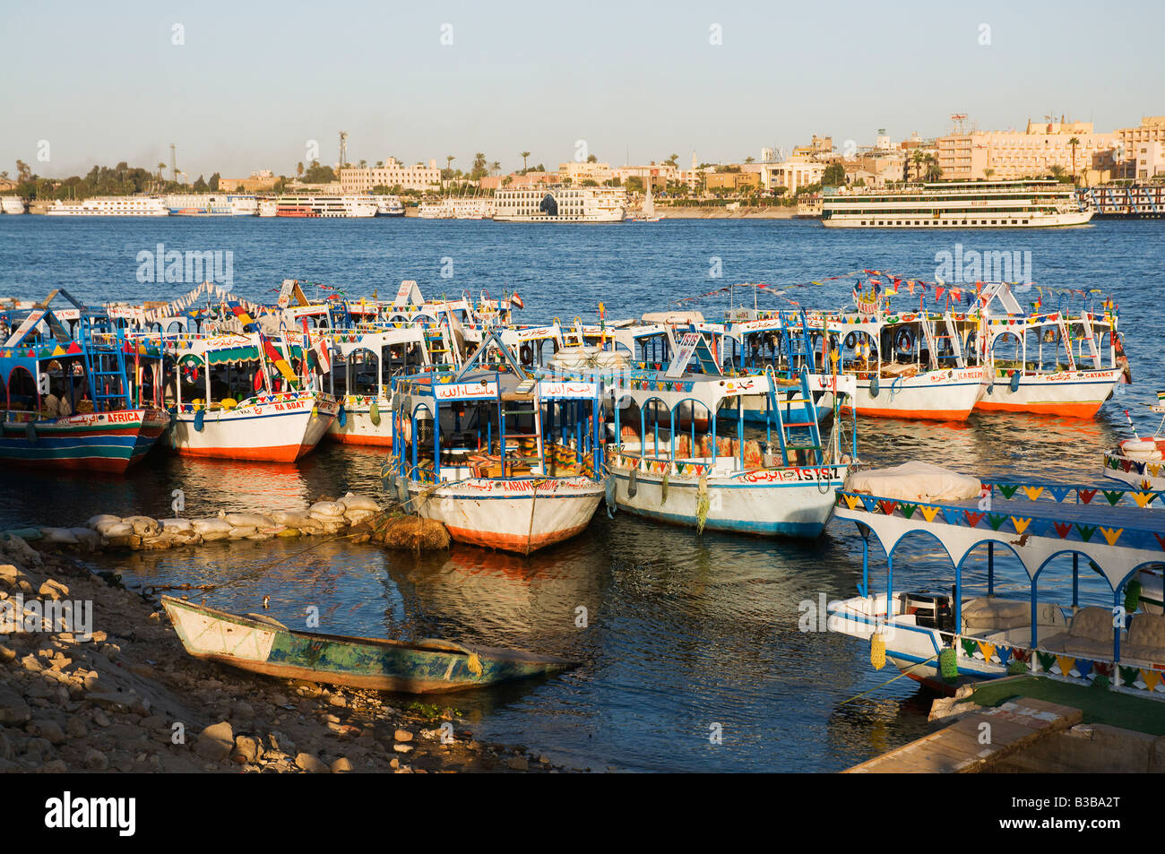 Luxor egypt harbour hi-res stock photography and images - Alamy