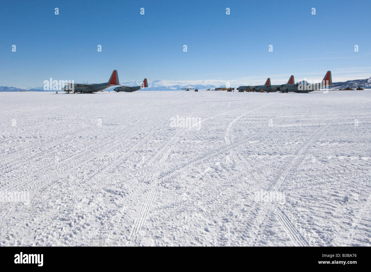 Plane at aero station hi-res stock photography and images - Alamy
