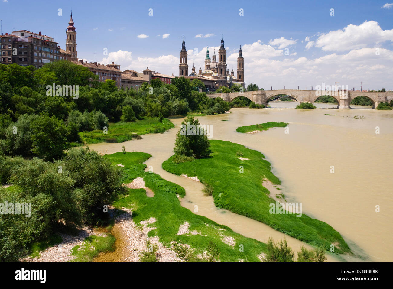 Basilica of Our Lady of the Pillar and Ebro River, Zaragoza, Aragon ...