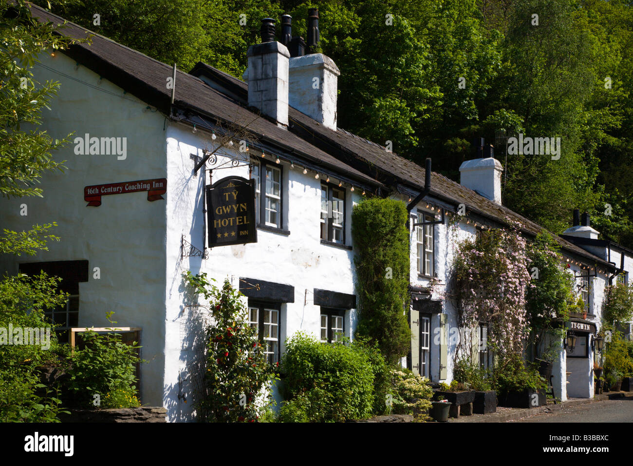 Old coaching inn hi-res stock photography and images - Alamy