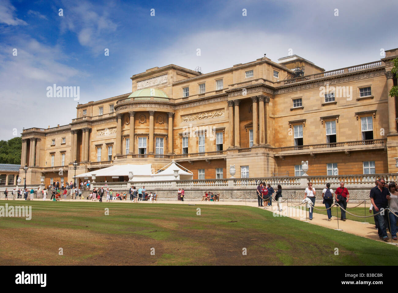 Rear of Buckingham Palace, London, England UK Stock Photo - Alamy