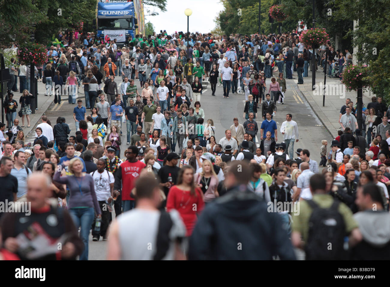 London crowd nottinghill carnival hi-res stock photography and images ...