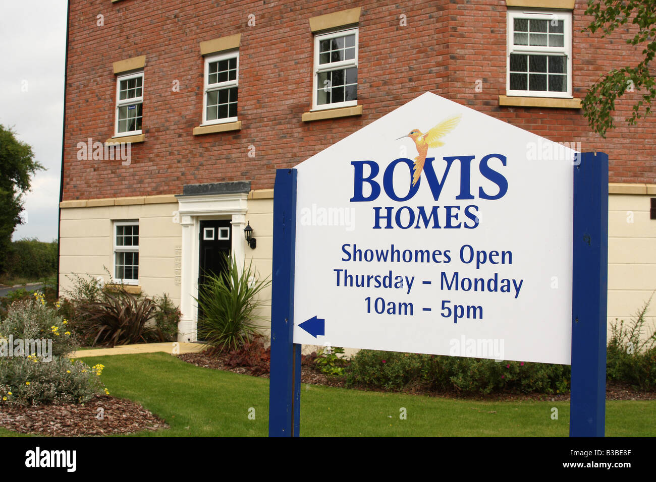 New build homes for sale on a Bovis Homes construction site Stock Photo ...