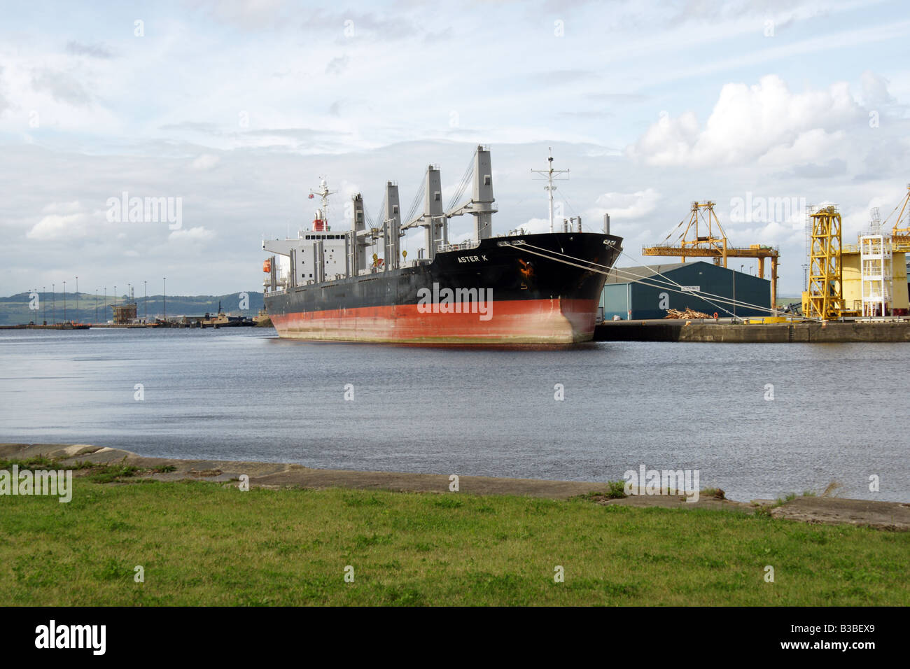 Cargo ship leith edinburgh scotland hi-res stock photography and images ...