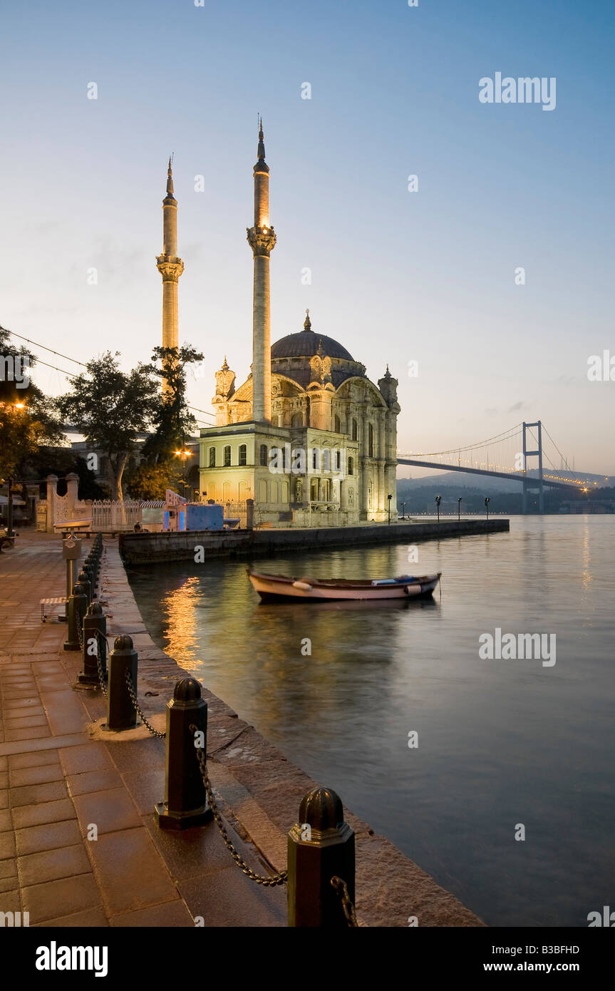 Bosphorus bridge at night in istanbul city hi-res stock photography and ...